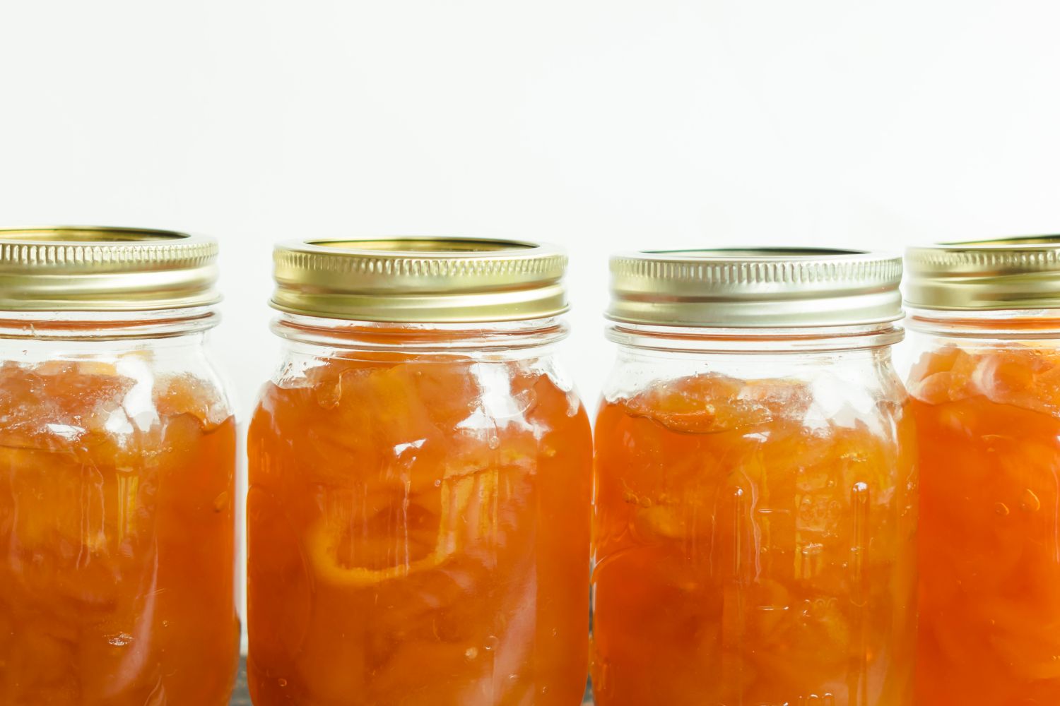 Bosc pear: an introduction to the pear variety - Plantura