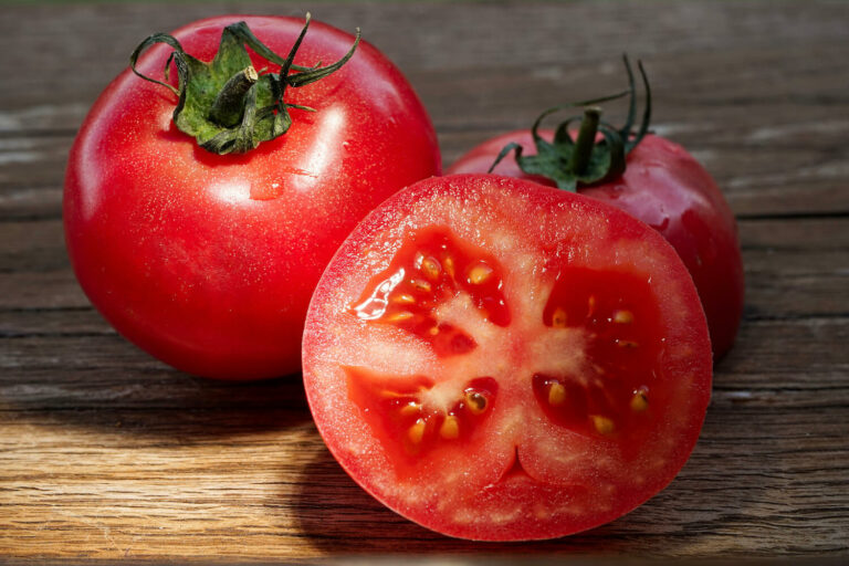 Berner Rose tomato: growing, harvesting & more - Plantura